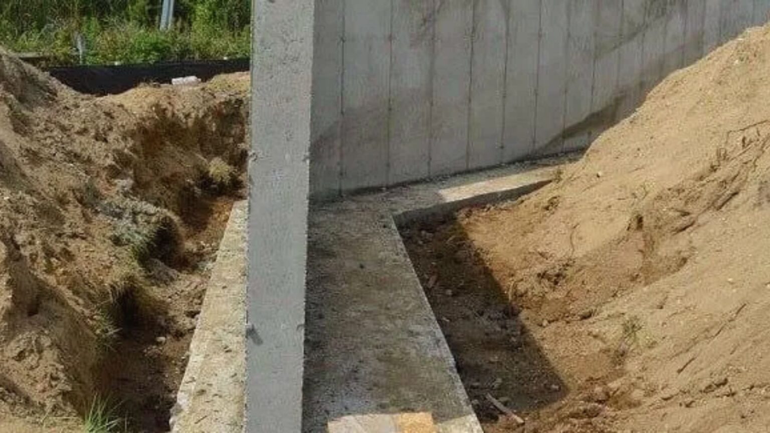 Retaining Wall Footing Design: Step-by-Step Calculations - House Structures